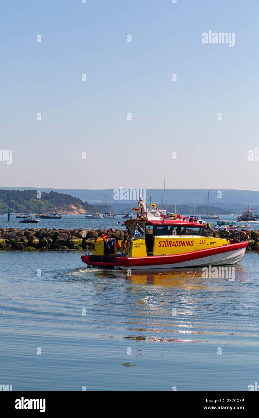 Poole, Dorset UK. 19th May 2024. Thousands flock to Poole Quay on a ...