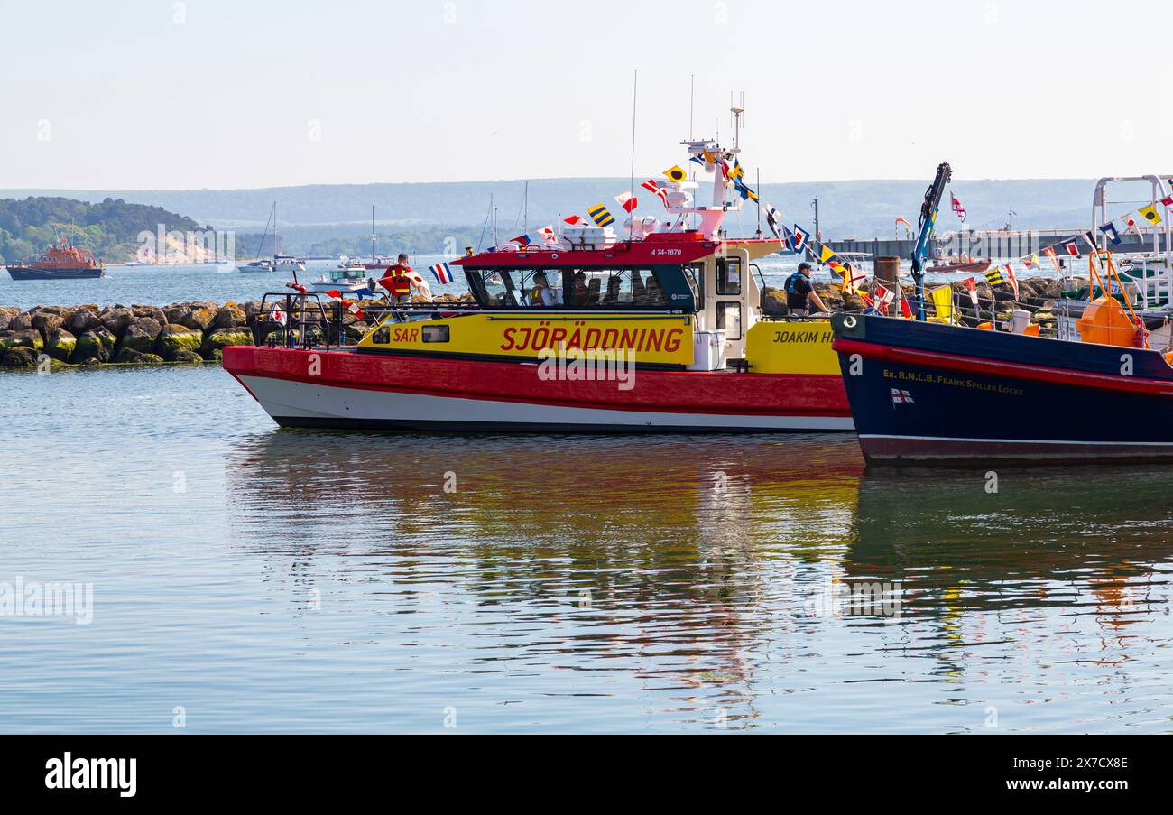 Poole, Dorset UK. 19th May 2024. Thousands flock to Poole Quay on a ...