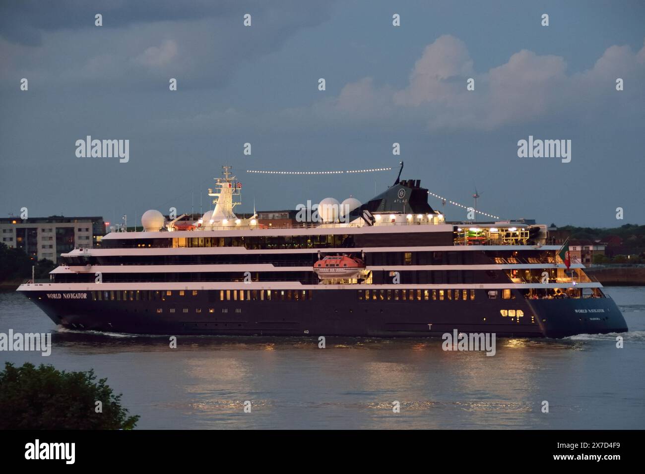 Atlas world vessel hi-res stock photography and images - Alamy