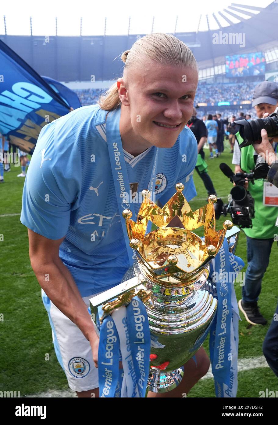 Manchester City's Erling Haaland celebrates with the Premier League ...