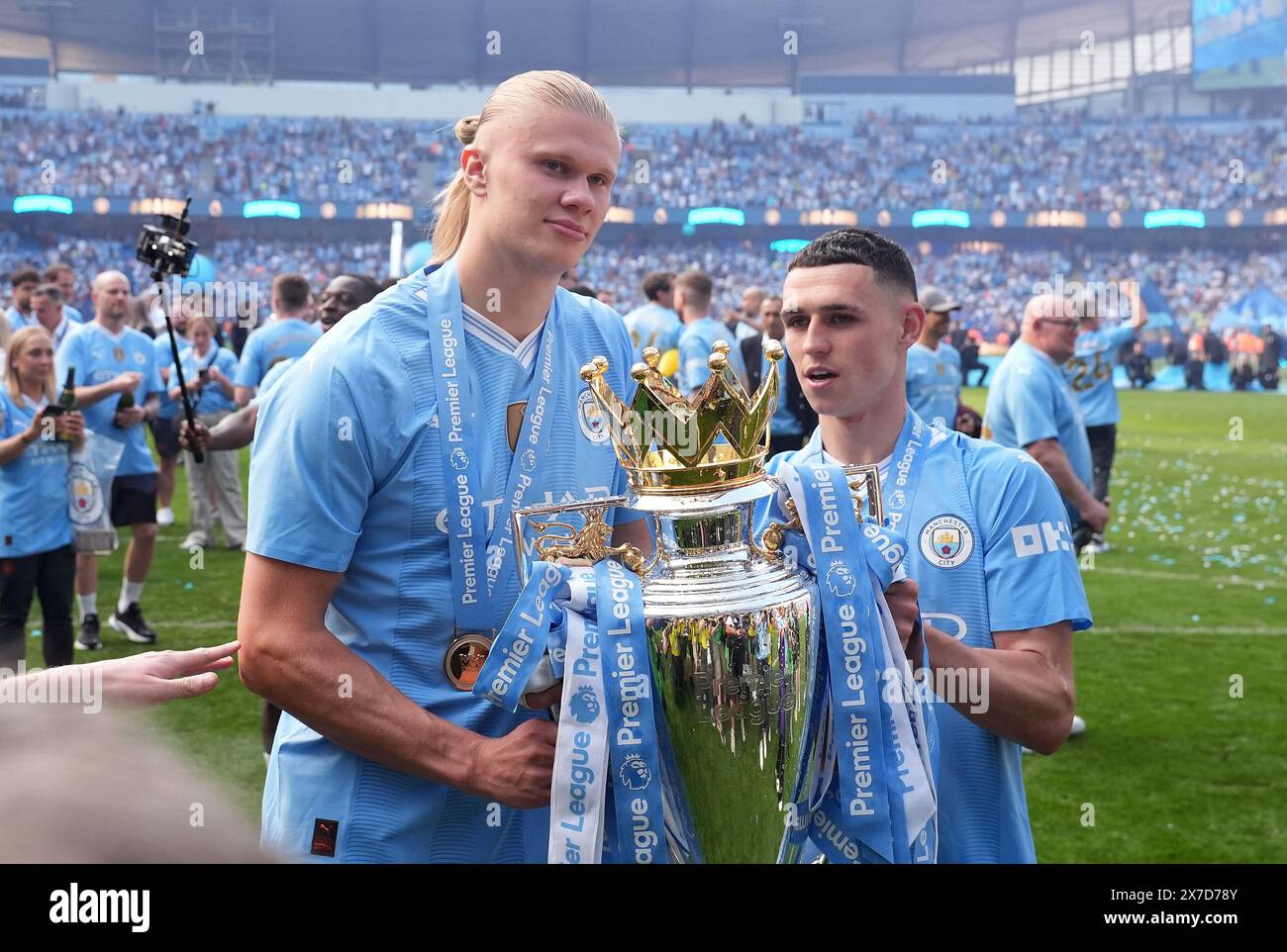 Manchester City's Erling Haaland (left) and Phil Foden celebrate with ...