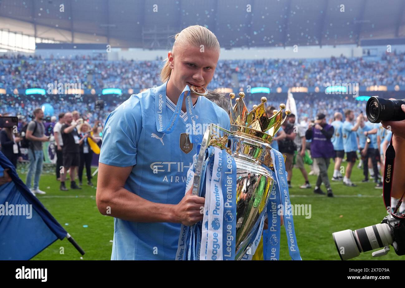 Manchester City's Erling Haaland celebrates with the Premier League ...