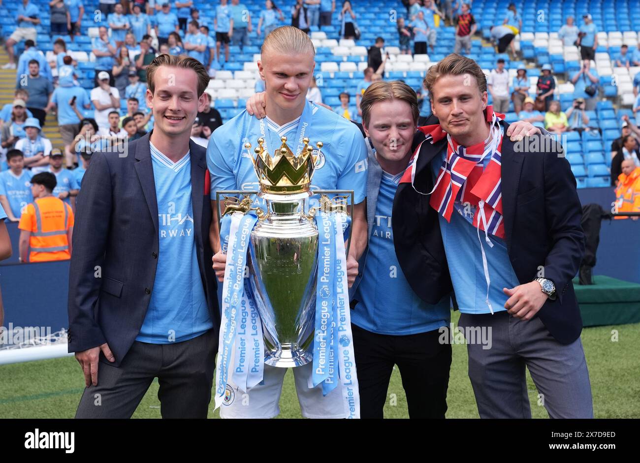 Manchester City's Erling Haaland celebrates with the Premier League ...