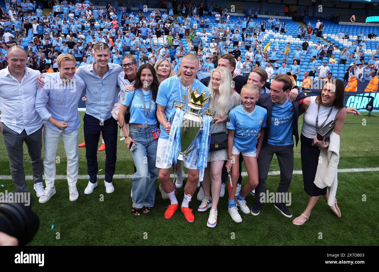 Manchester City's Erling Haaland celebrates with the Premier League ...