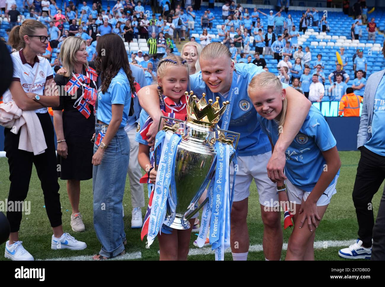 Manchester City's Erling Haaland celebrates with the Premier League ...