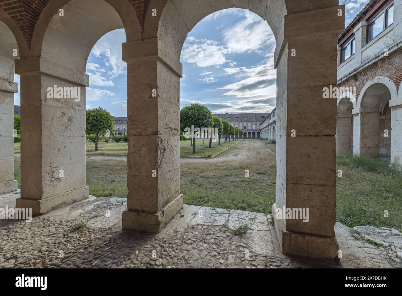 Medieval corridor arches hi-res stock photography and images - Alamy