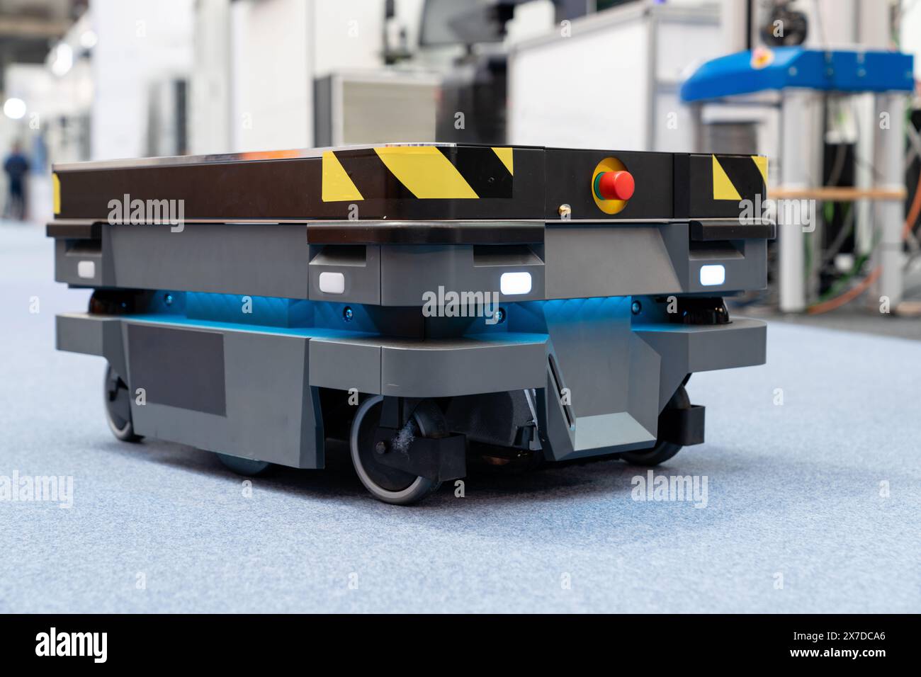 Mobile robot for transporting a box in a warehouse Stock Photo - Alamy