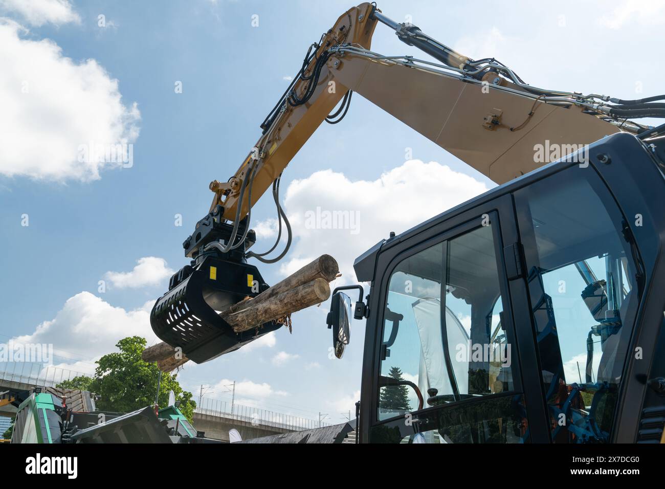 Manipulator loading hi-res stock photography and images - Alamy