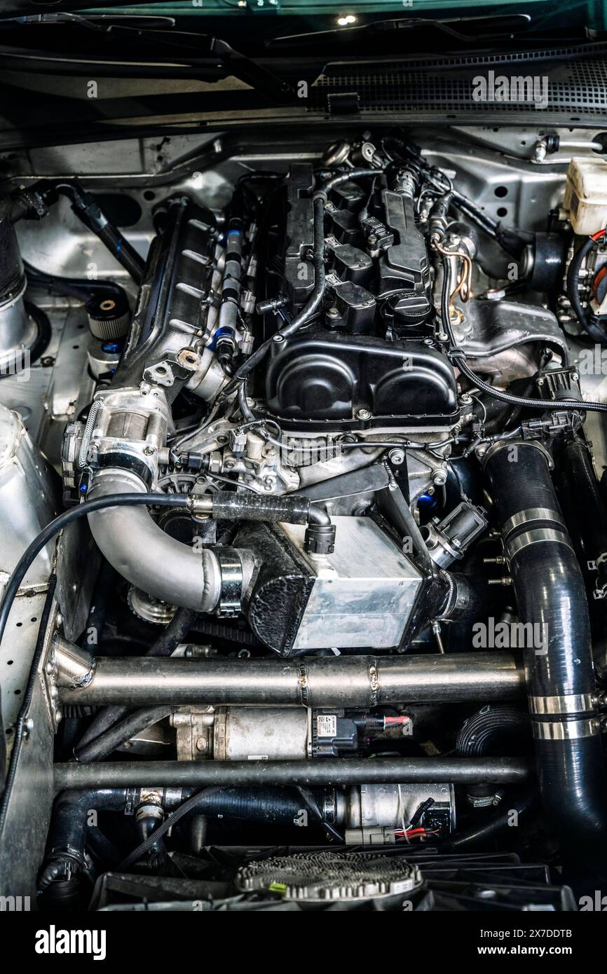 Car engine. Gasoline engine and car engine structure during technical ...