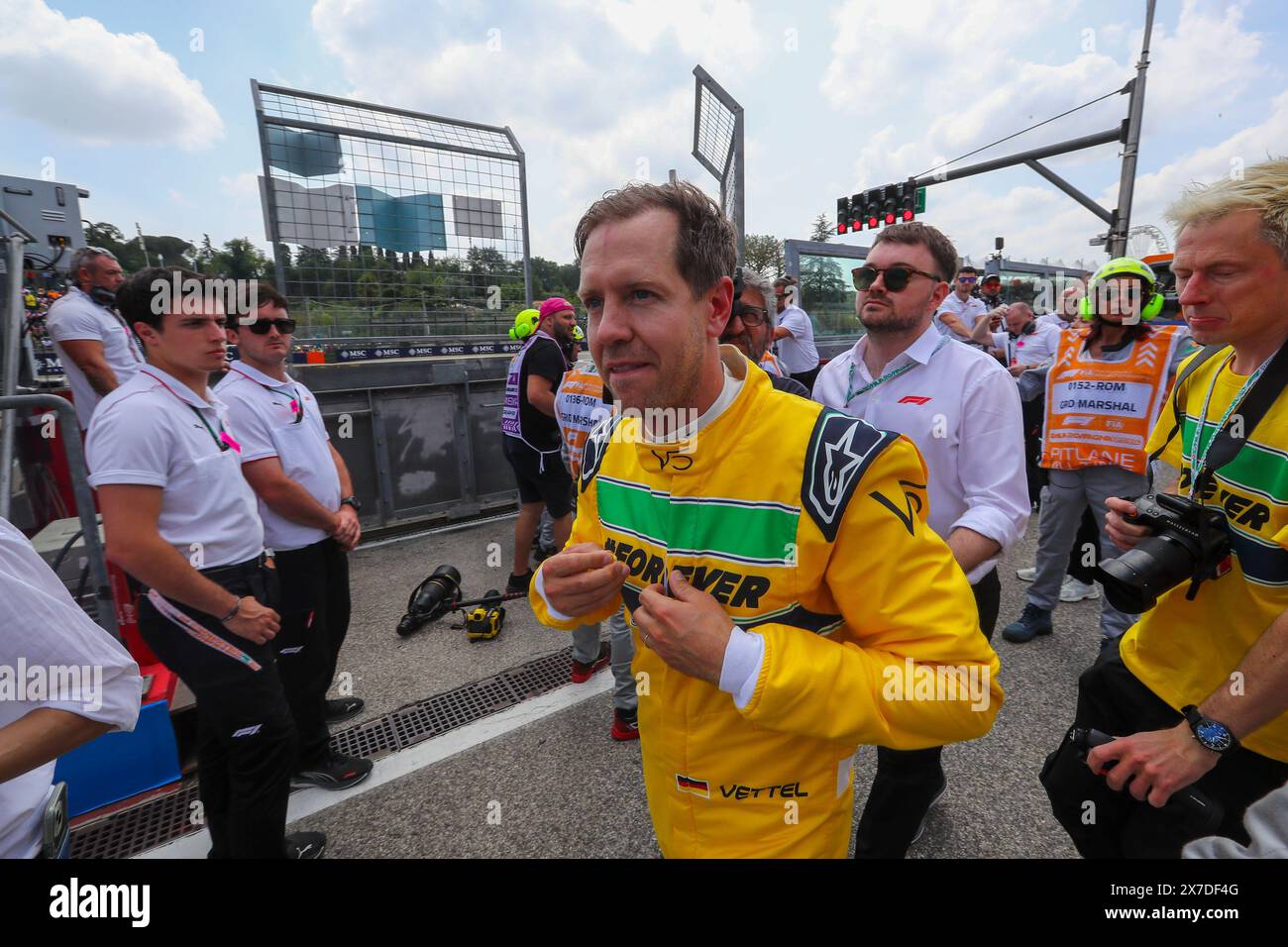Sebastian Vettel (GER) Former F1 Drivers, tribute to Ayrton Senna with ...