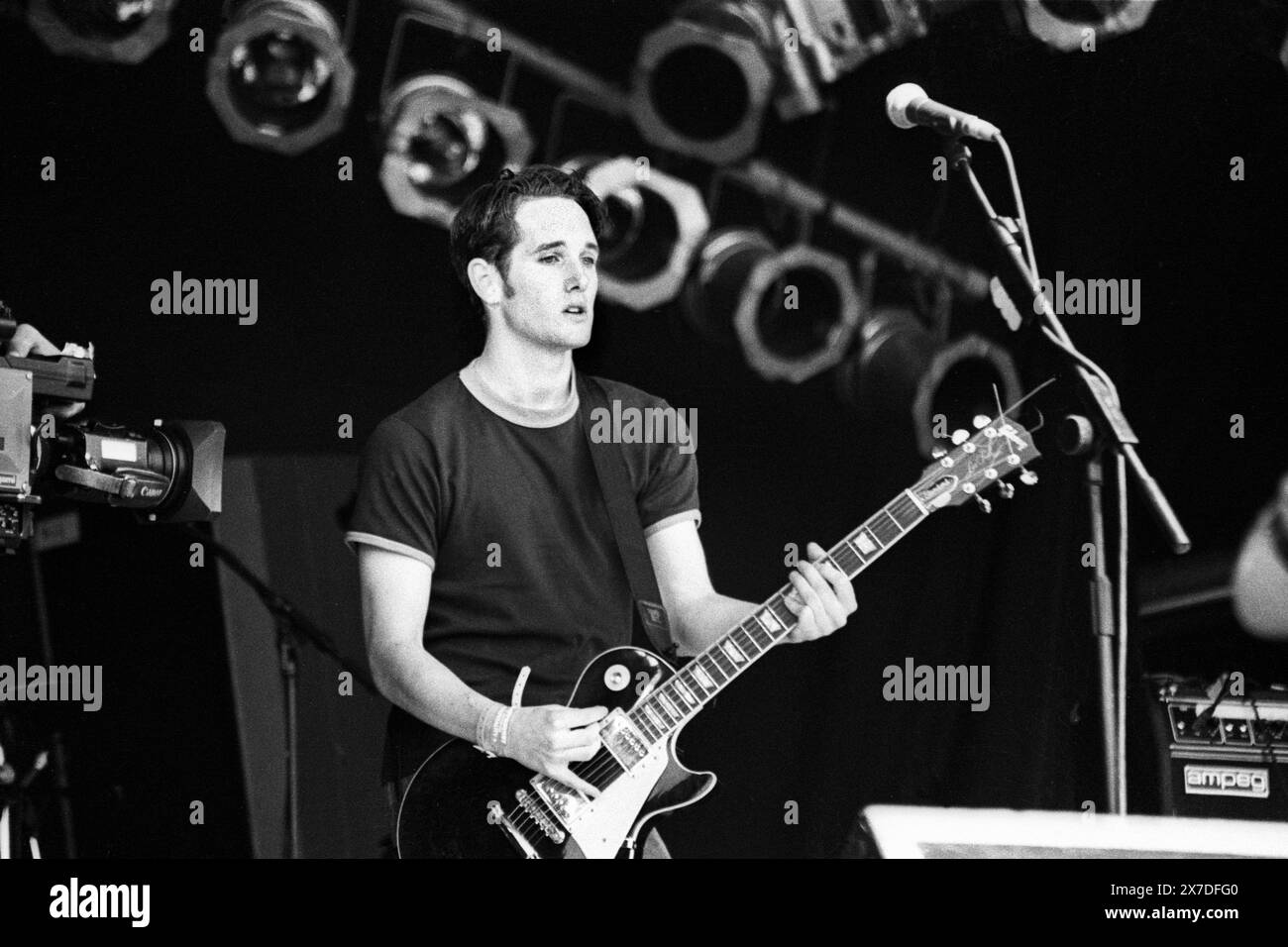 TIM WHEELER, ASH, GLASTONBURY 95: Tim Wheeler of Ash play the NME ...