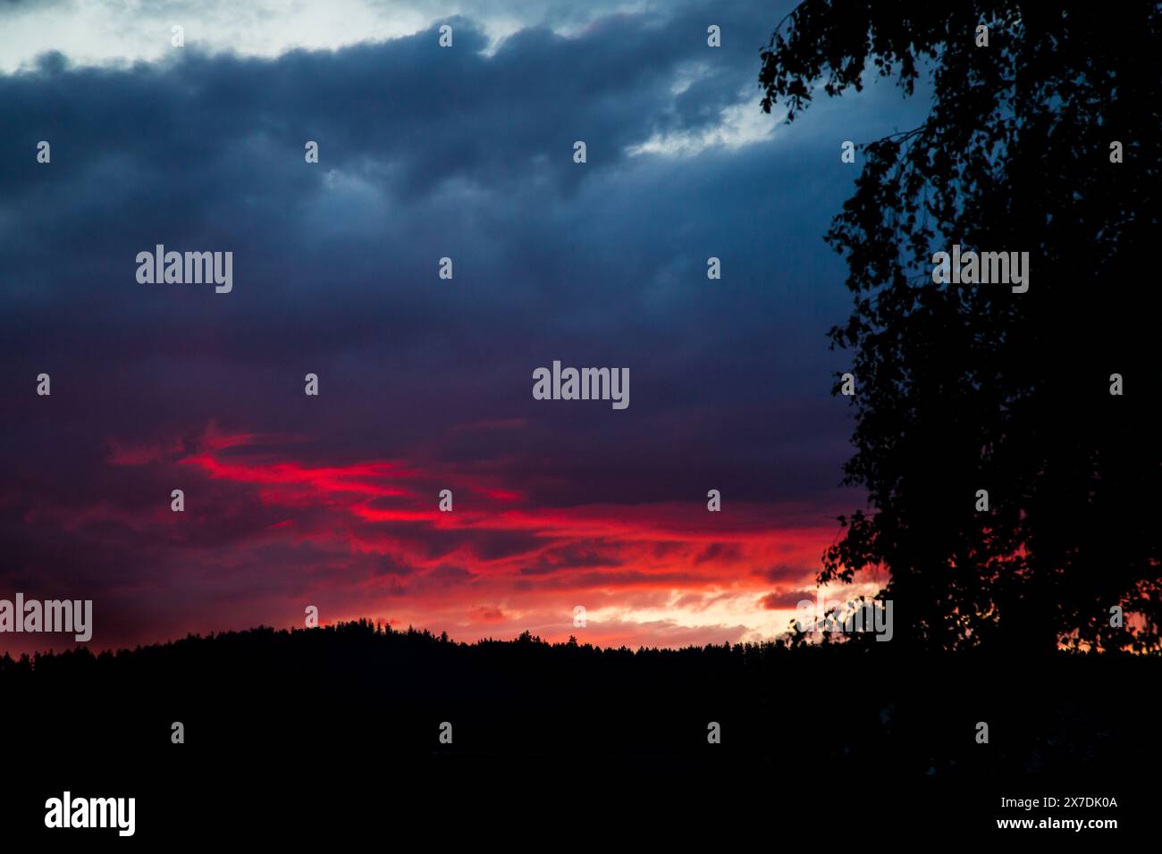 Stunning burning red sunset hi-res stock photography and images - Alamy