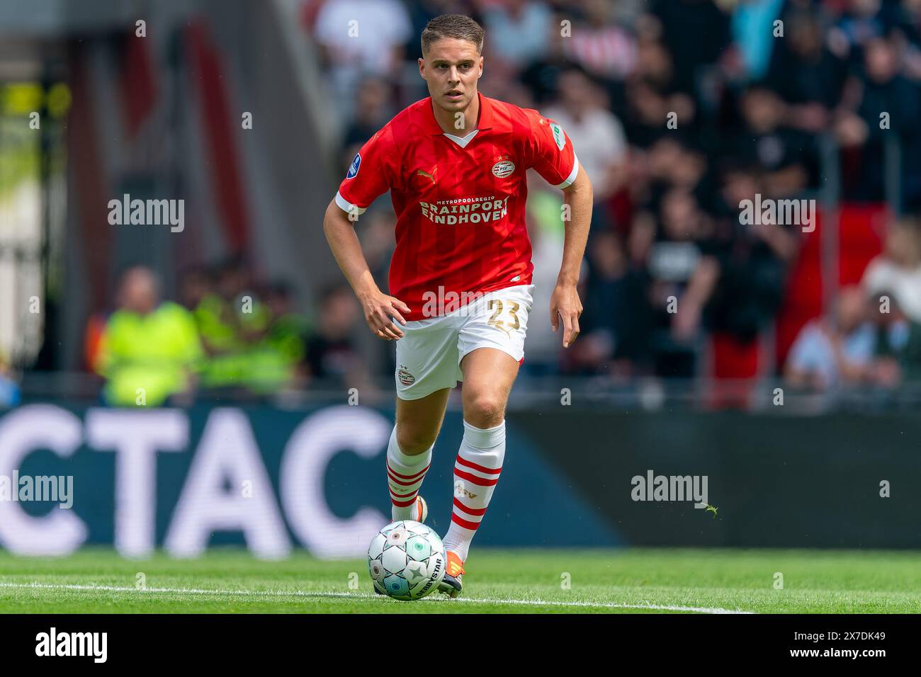 EINDHOVEN, NETHERLANDS - MAY 19: Joey Veerman of PSV runs with the ball ...