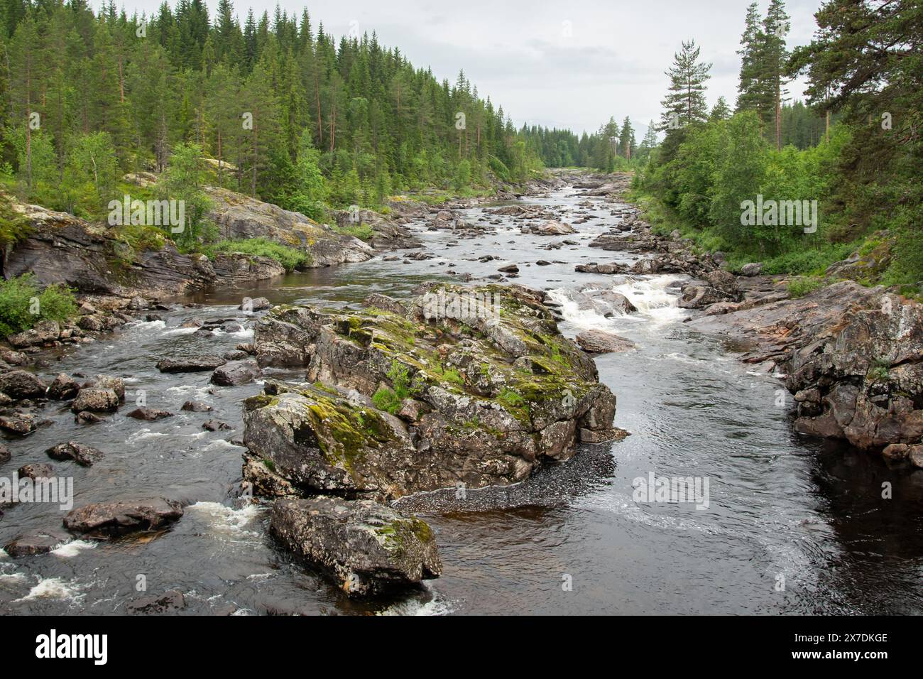 Waterfall rocks landforms hi-res stock photography and images - Alamy