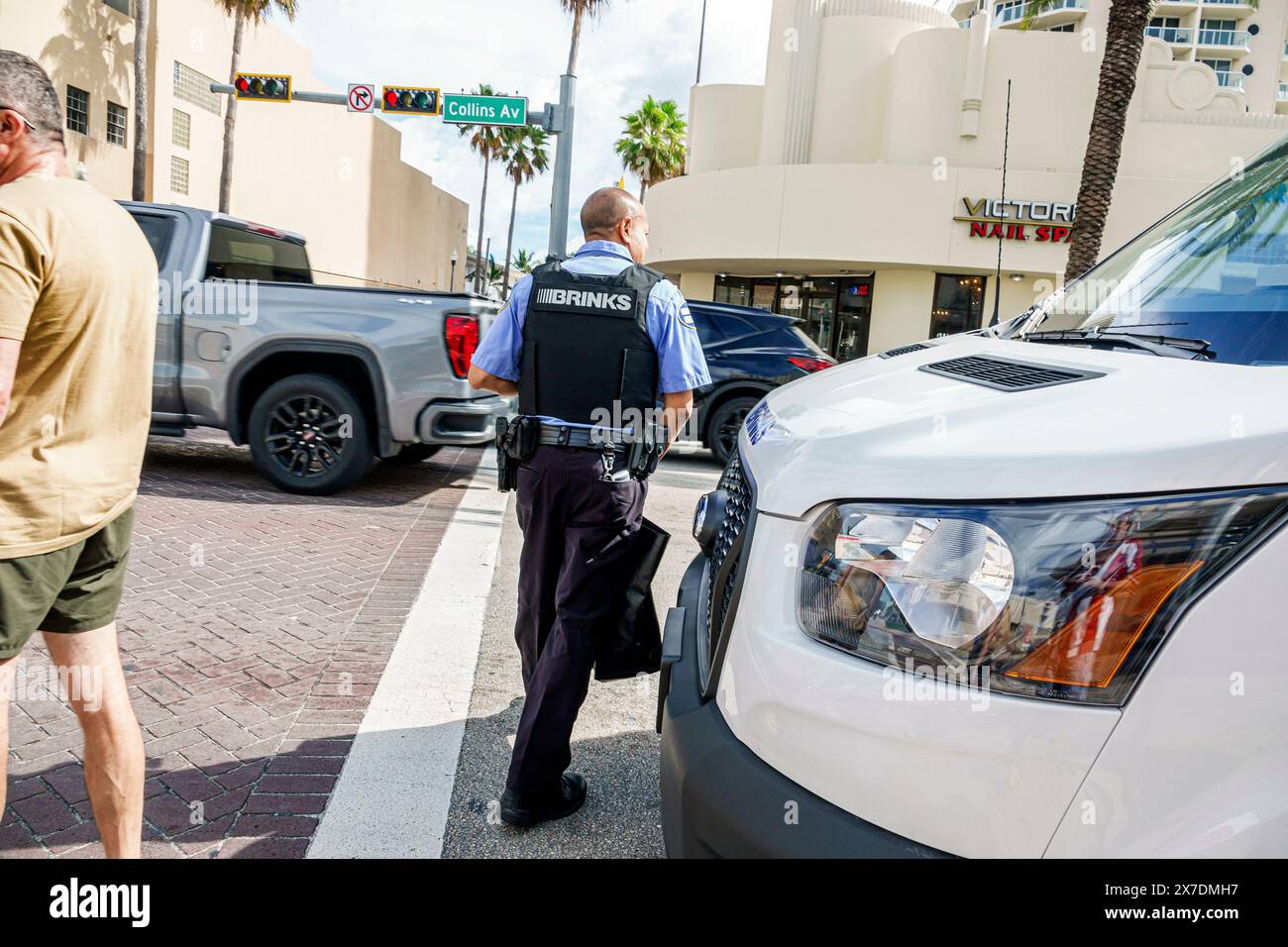 Brinks armored truck van hi-res stock photography and images - Alamy