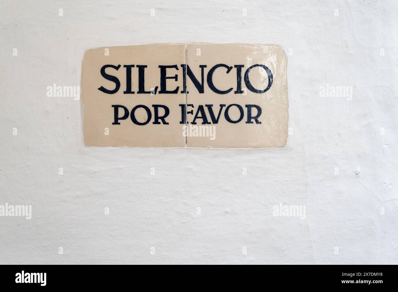 Silencio por favor hi-res stock photography and images - Alamy