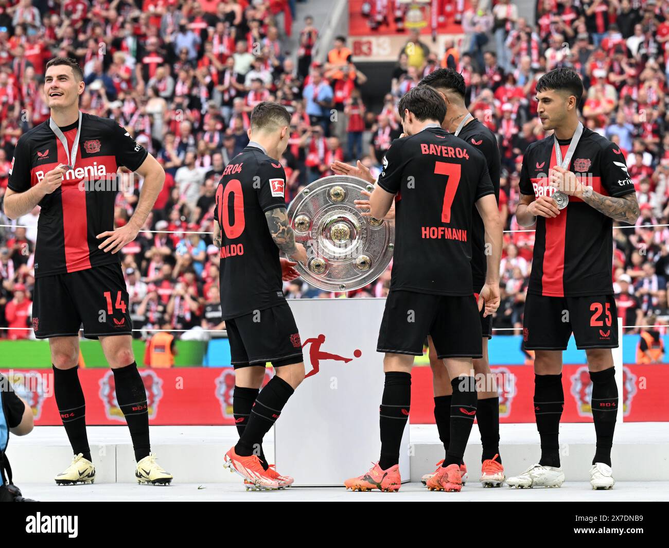 LEVERKUSEN - (l-r) Patrik Schick of Bayer 04 Leverkusen, Alejandro Grimaldo of Bayer 04 ...