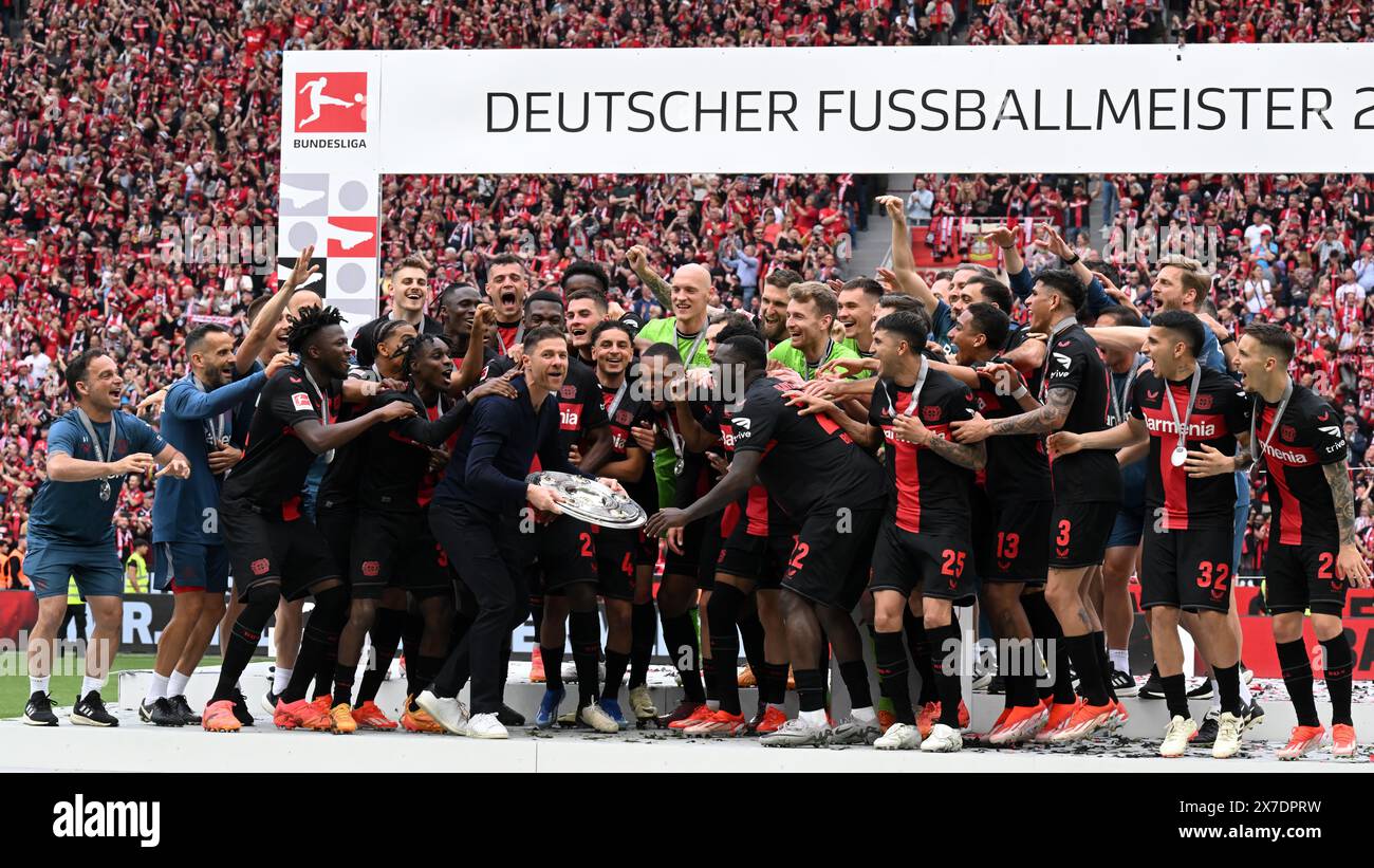 LEVERKUSEN - Bayer 04 Leverkusen coach Xabi Alonso with the Bundesliga Meisterschale ( Bayer 04 ...