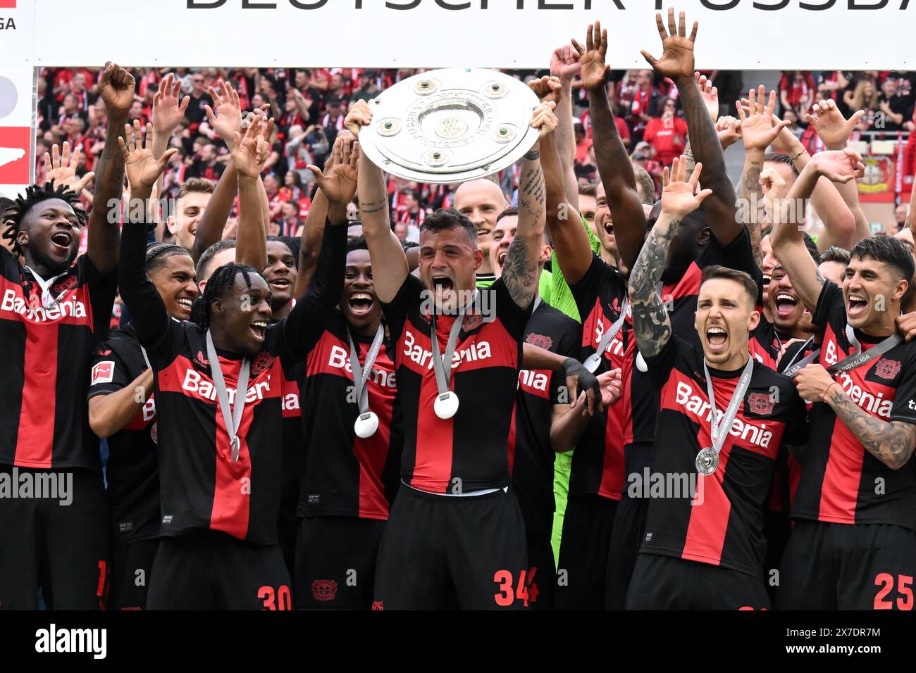 LEVERKUSEN - Granit Xhaka of Bayer 04 Leverkusen with the Bundesliga Meisterschale ( Bayer 04 ...