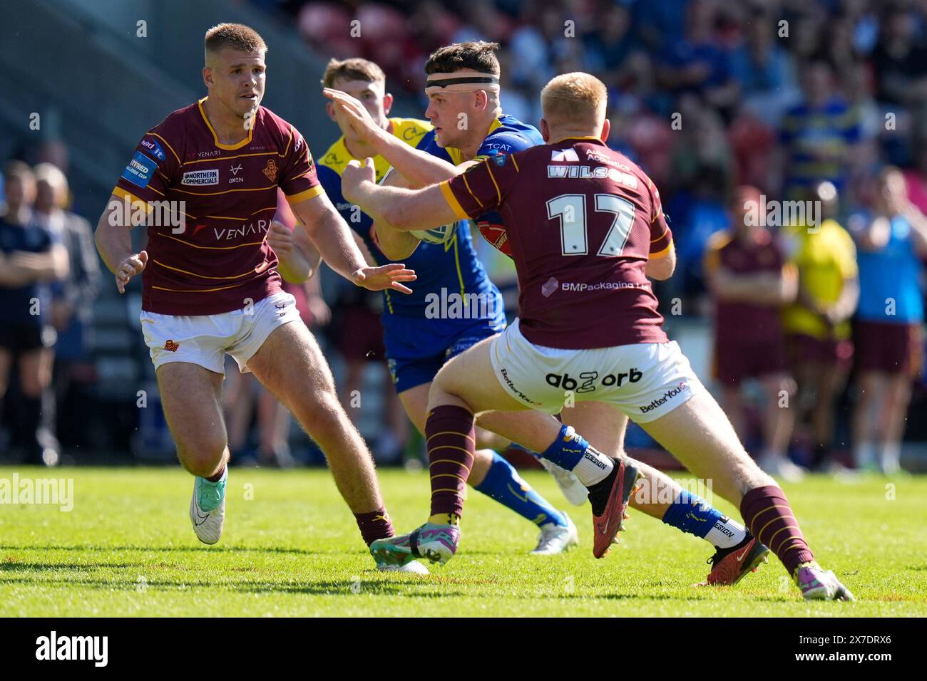 Josh Thewlis of Warrington Wolves breaks through the Huddersfield ...