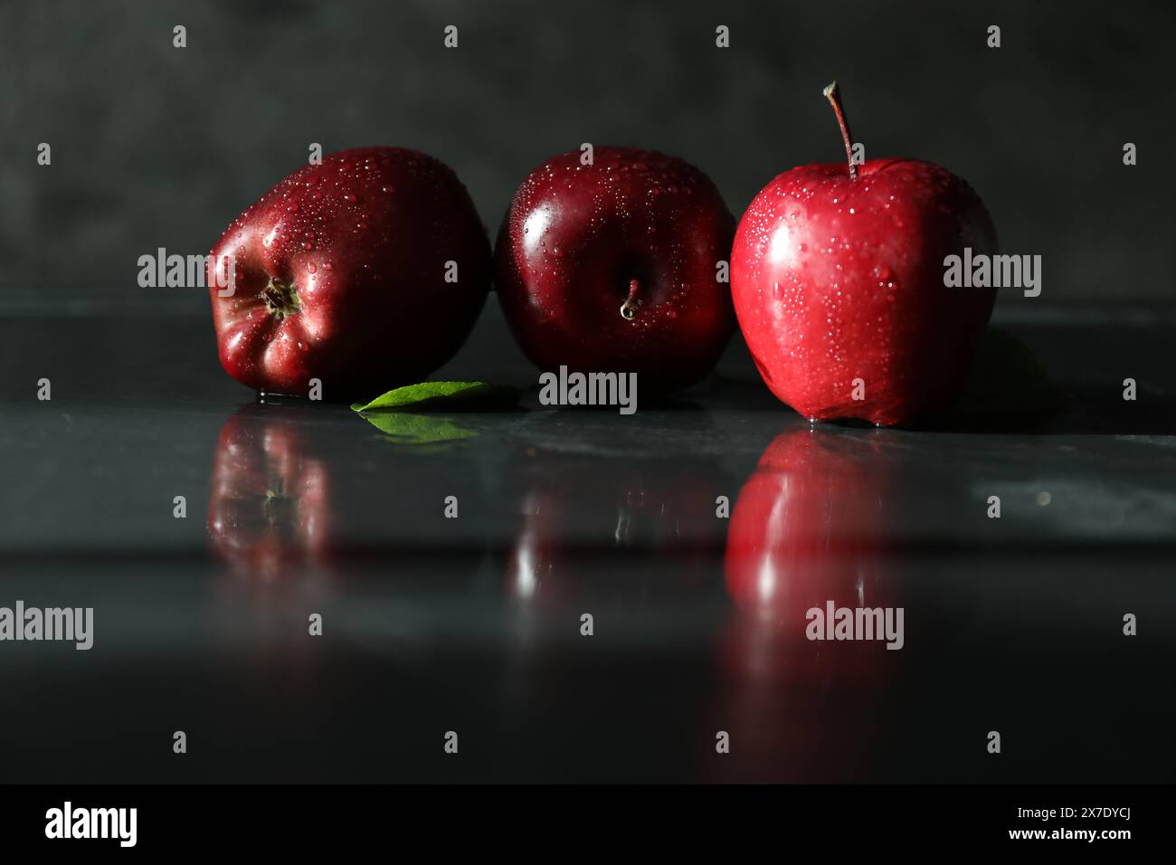 Wet red apples on hi-res stock photography and images - Alamy