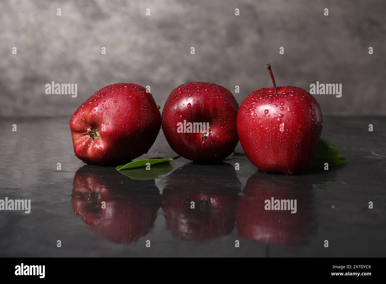 Wet red apples on hi-res stock photography and images - Alamy