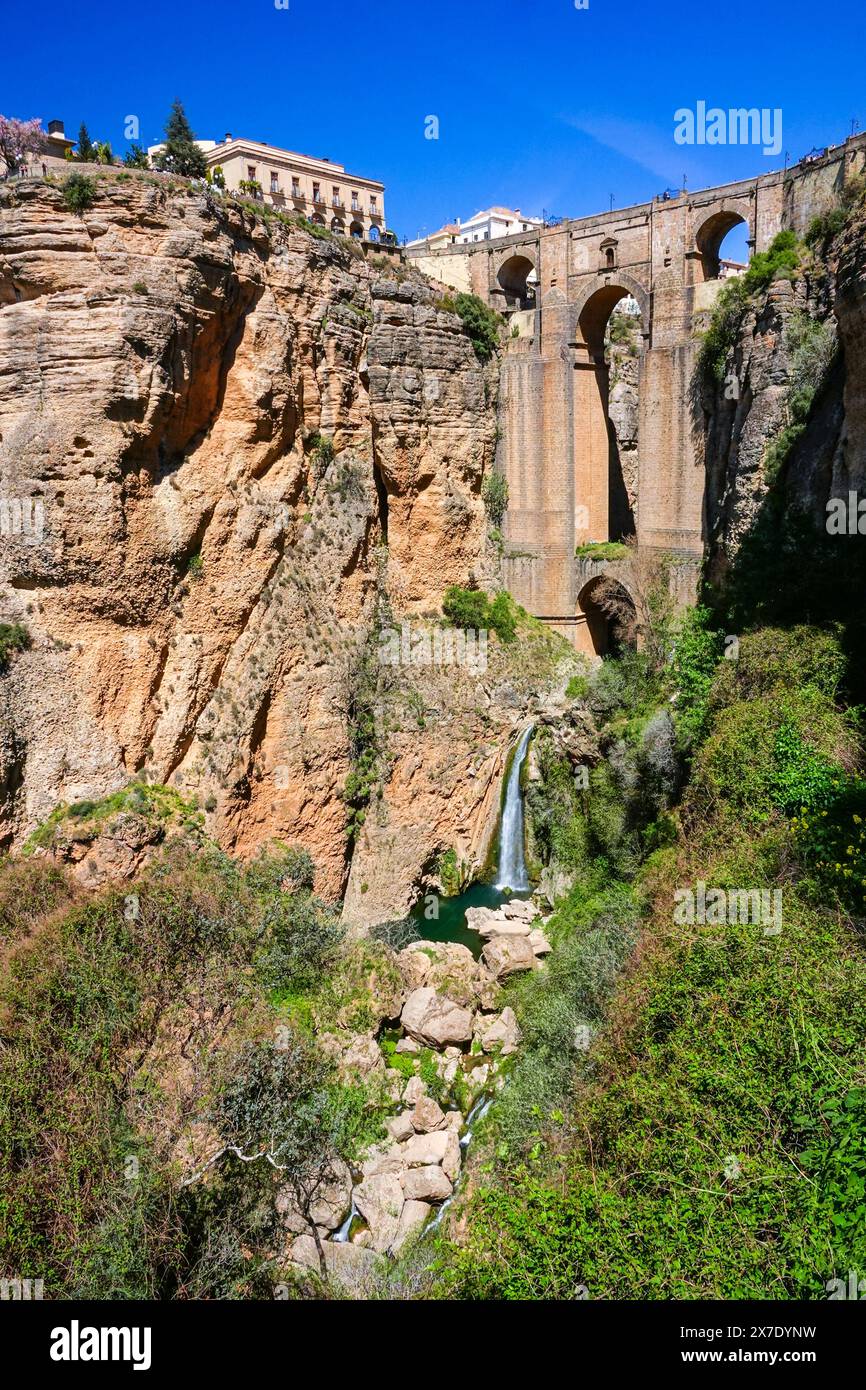 The Puente Nuevo or New Bridge spanning the El Tajo de Ronda canyon and ...