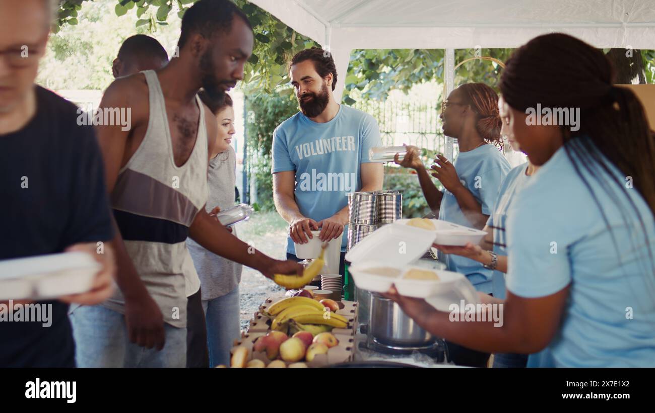 Volunteers distribute free hot hi-res stock photography and images - Alamy