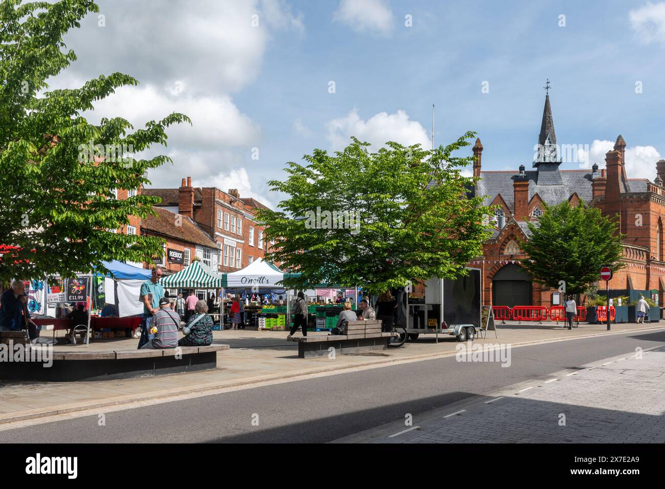 Wokingham market square and Town Hall in the town centre, Berkshire ...