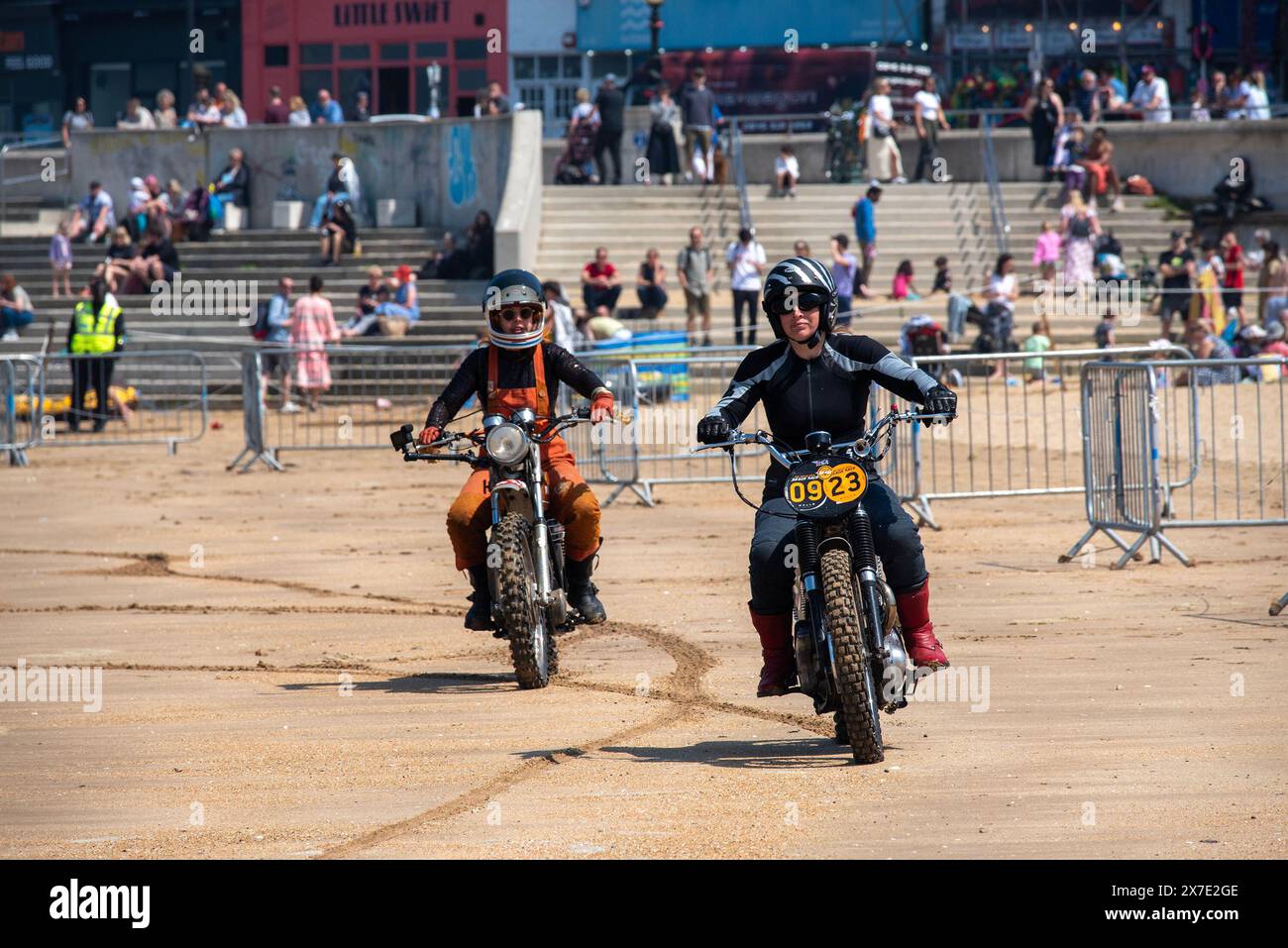 Racers ride on beach hi-res stock photography and images - Alamy