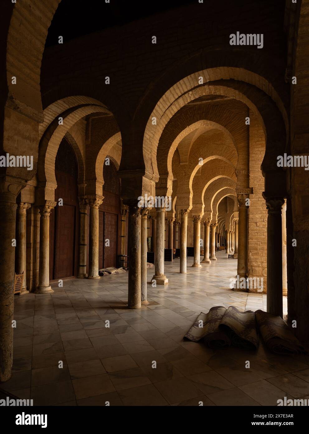 Courtyard of Great Mosque of Kairouan (Mosque of Uqba Stock Photo - Alamy