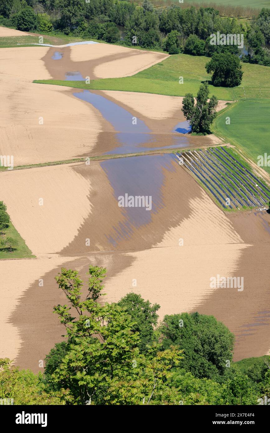 The Dordogne River flows through agricultural land in Périgord Noir in ...