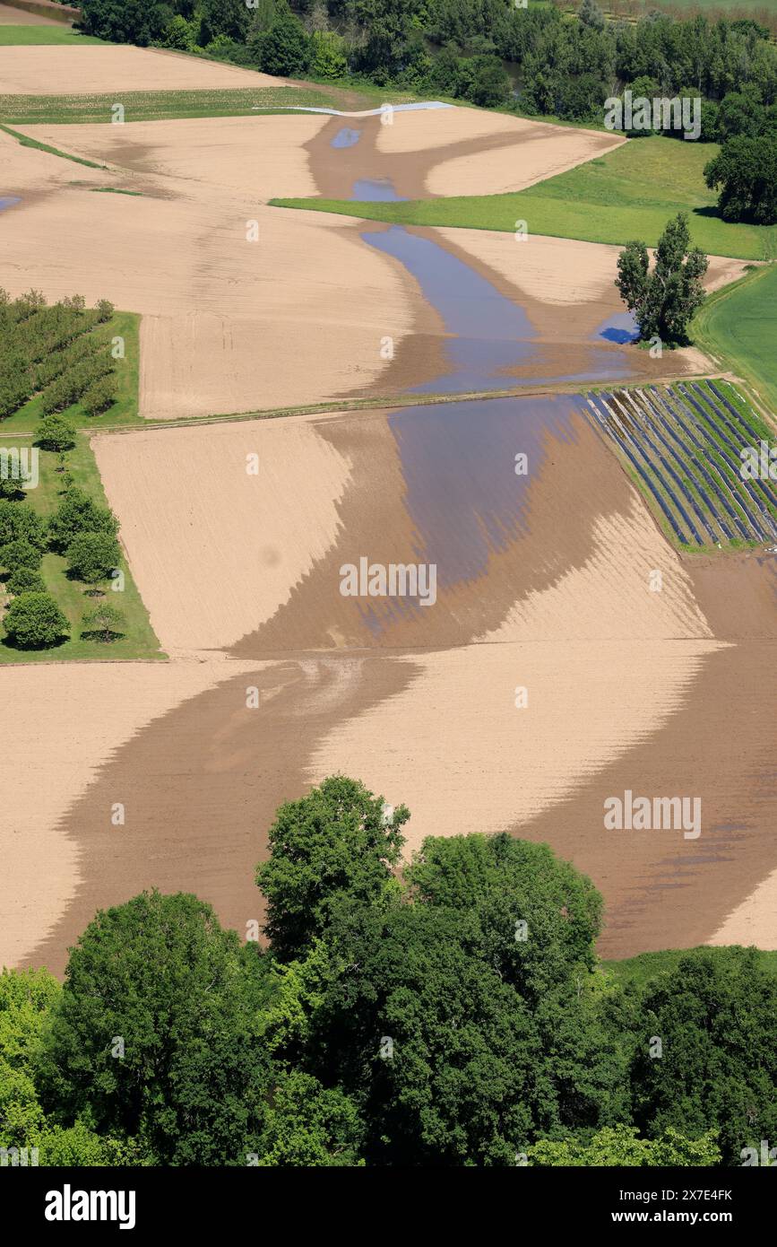 The Dordogne River flows through agricultural land in Périgord Noir in ...