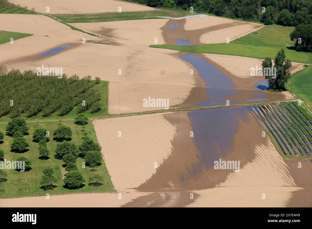 The Dordogne River flows through agricultural land in Périgord Noir in ...