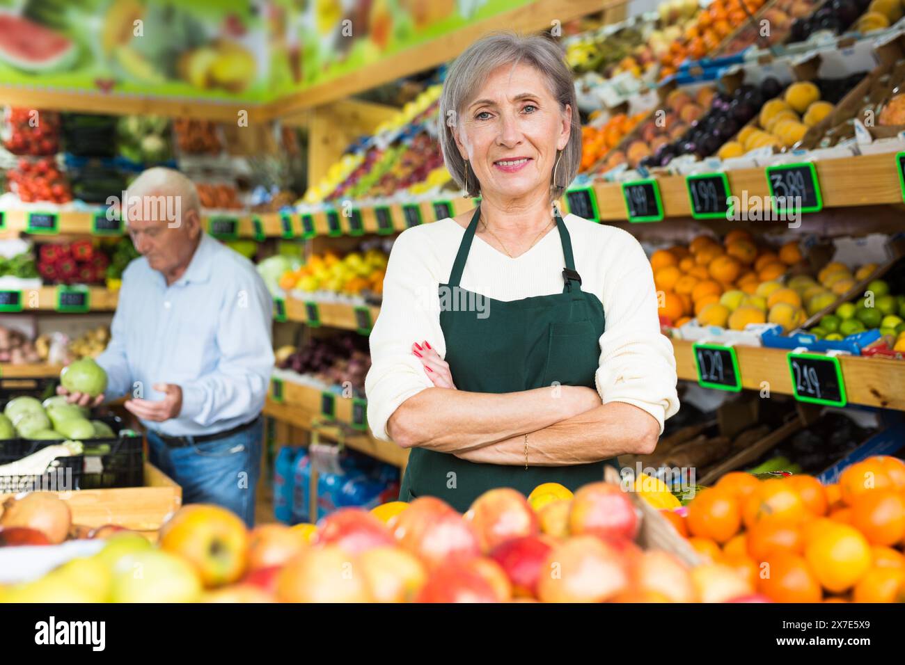 Stacking shelves supermarket hi-res stock photography and images - Alamy