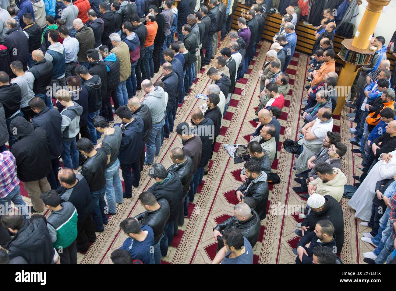 Muslim prayer meeting hi-res stock photography and images - Alamy