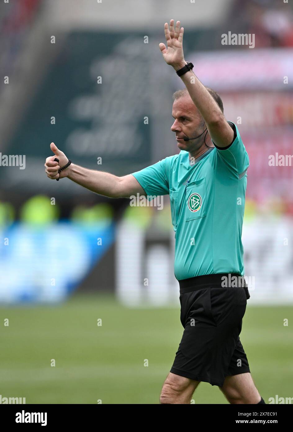 Referee Referee Marco Fritz, gesture, gesture, thumbs up, PreZero Arena ...
