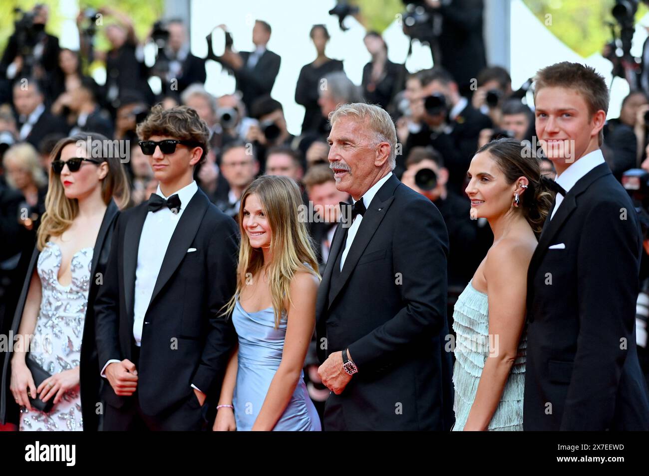 (L to R) Lily Costner, Hayes Costner, Grace Avery Costner, Kevin ...
