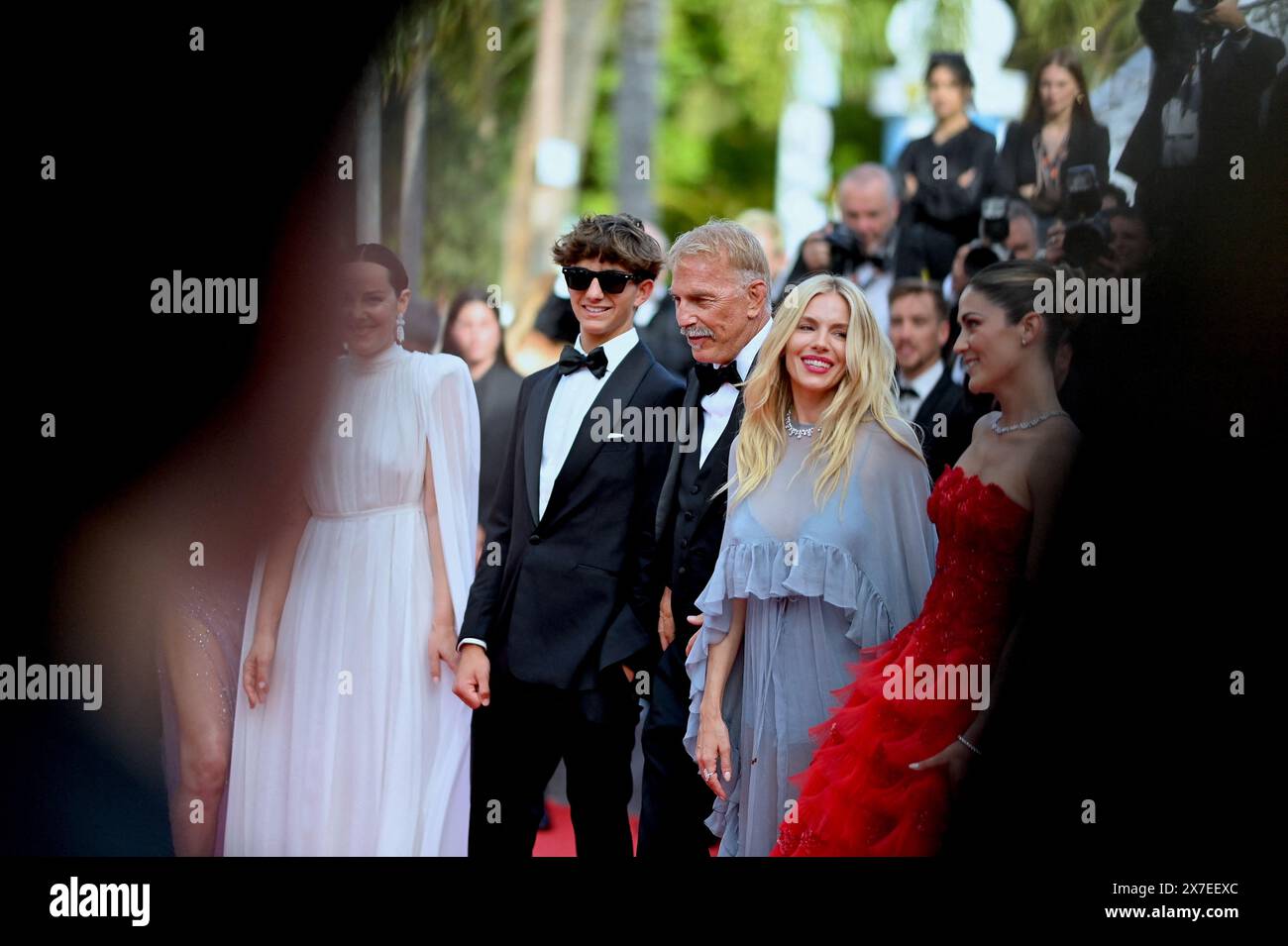 Ella Hunt, Abbey Lee Kershaw, Jena Malone, Sienna Miller, Kevin Costner ...