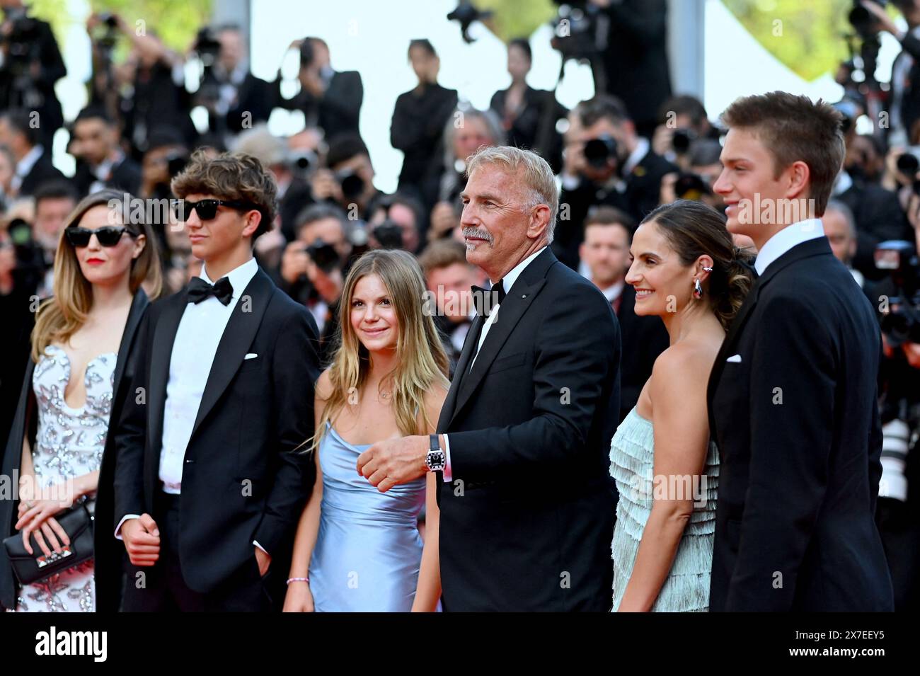 (L to R) Lily Costner, Hayes Costner, Grace Avery Costner, Kevin ...