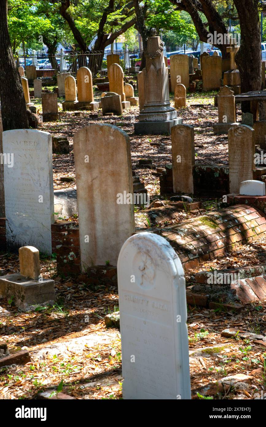 The old burying ground is a historic cemetery site in Beaufort, North Carolina Stock Photo - Alamy