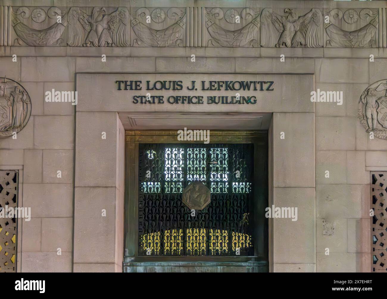 Office block entrance hi-res stock photography and images - Alamy