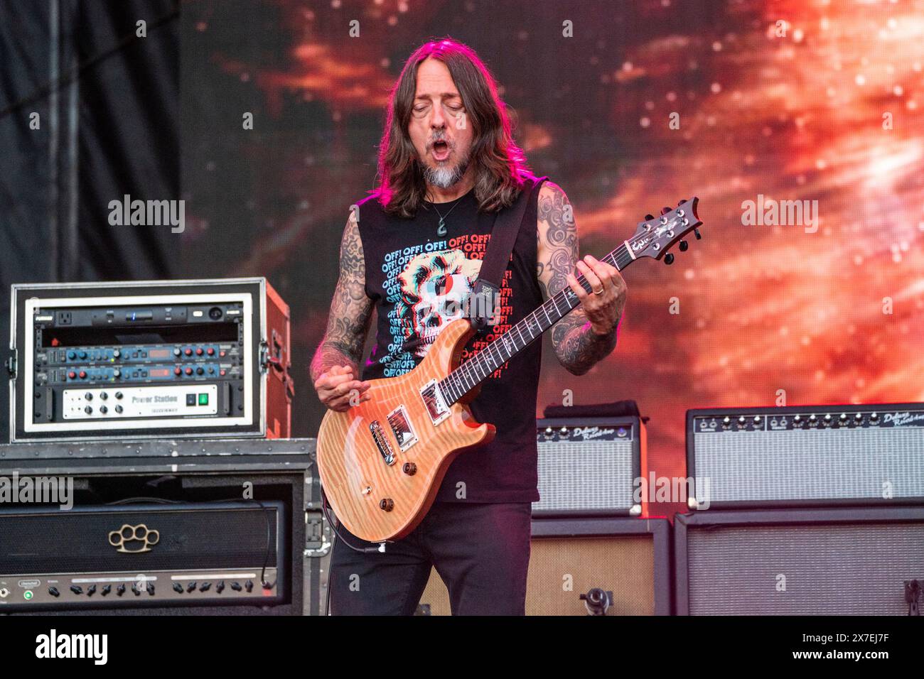 Tim Mahoney of 311 performs during Sonic Temple Art and Music Festival ...
