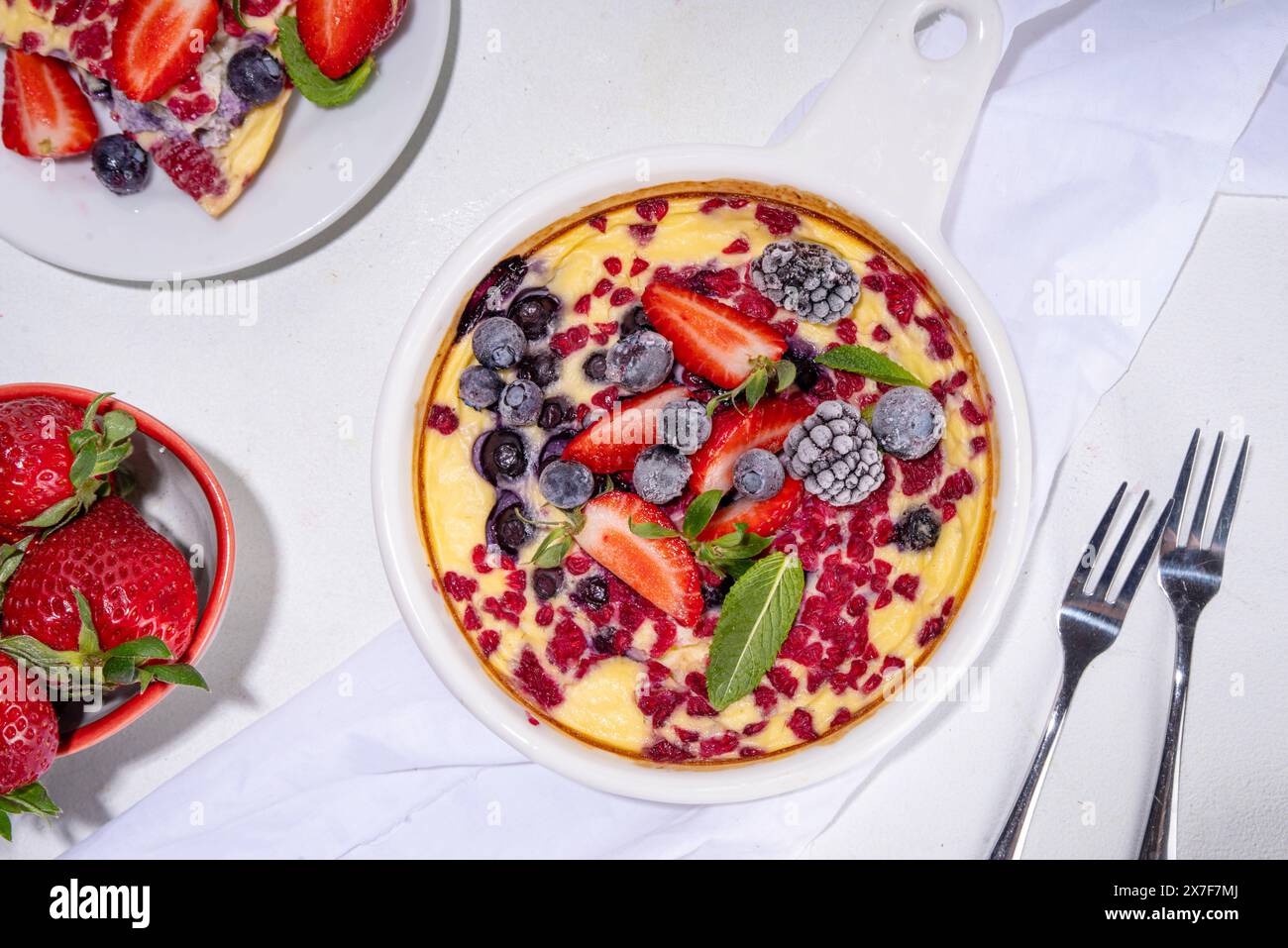 Baked yogurt healthy sweet morning dessert. Oven baked greek yogurt ...
