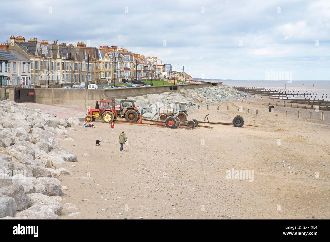 Tractors on a beach hi-res stock photography and images - Alamy