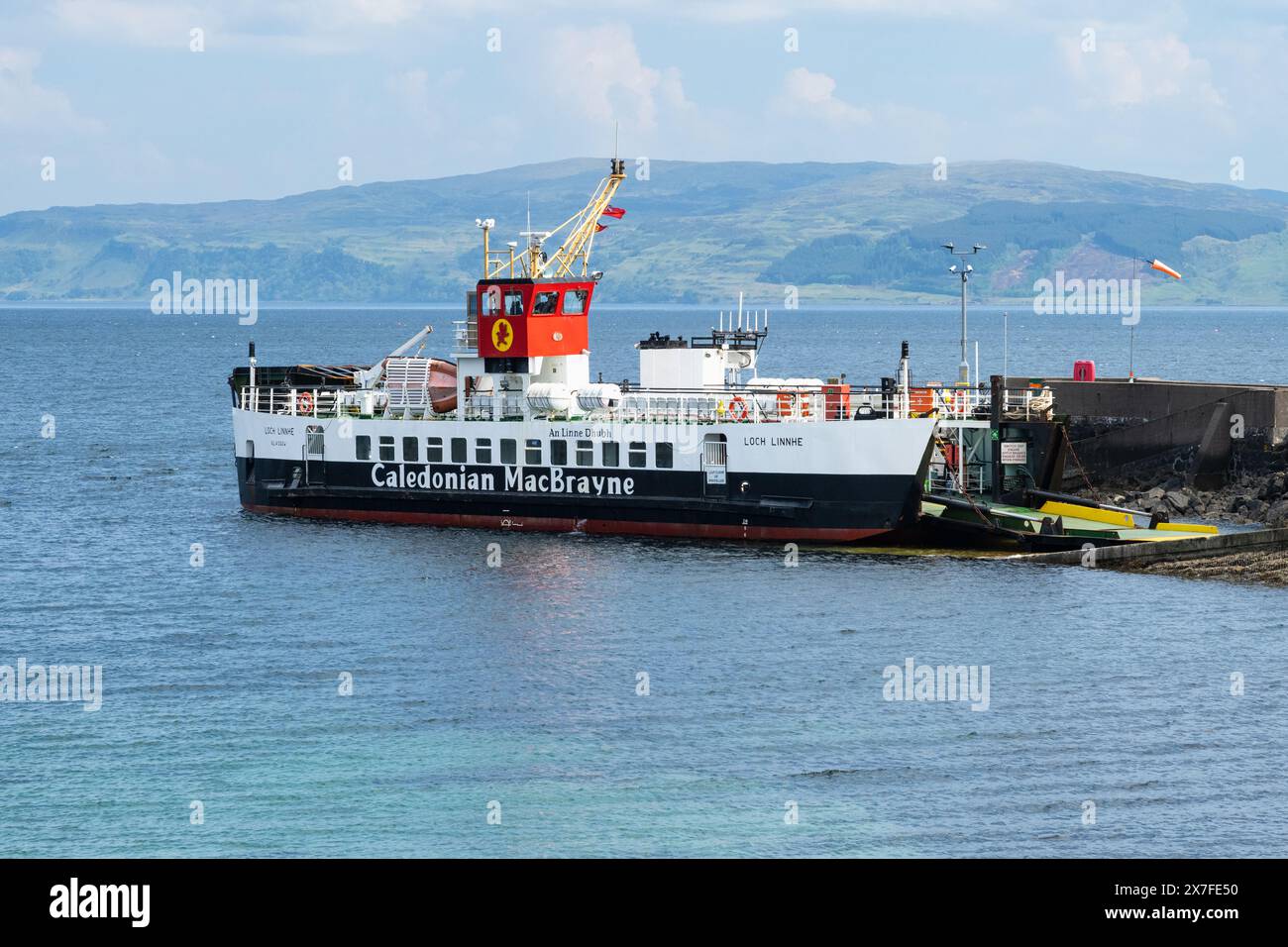 Ferry tobermory kilchoan hi-res stock photography and images - Alamy
