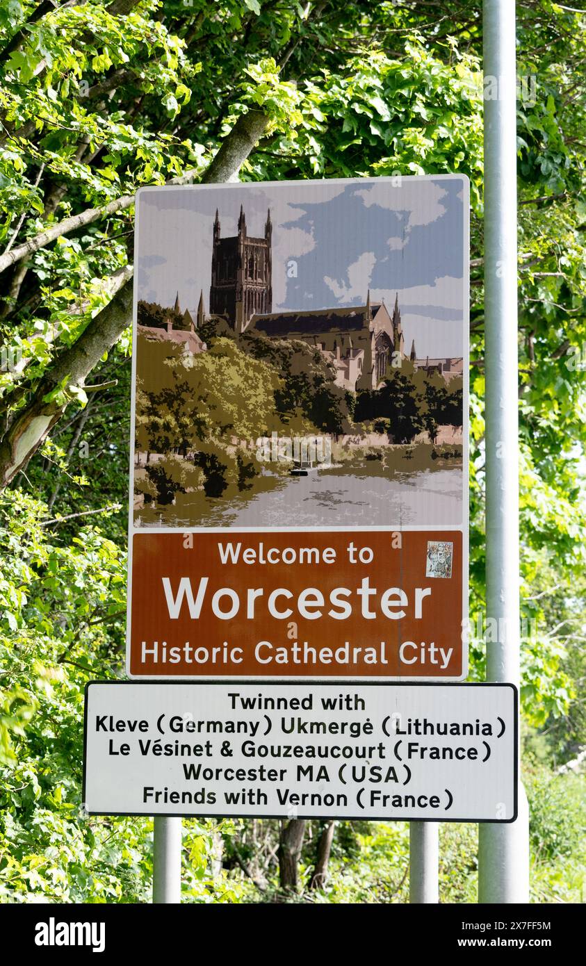 Welcome to Worcester sign, Worcestershire, England, UK Stock Photo - Alamy