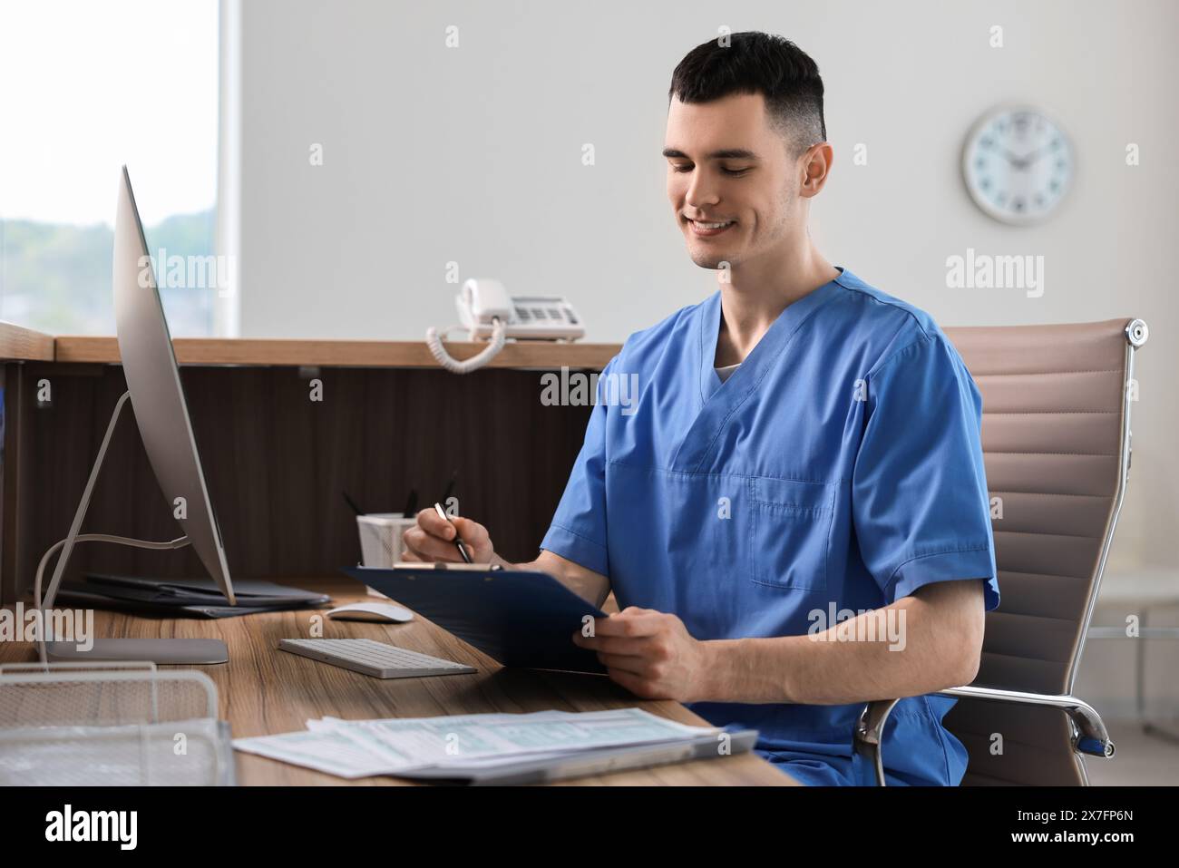 Medical worker reception computer hi-res stock photography and images ...