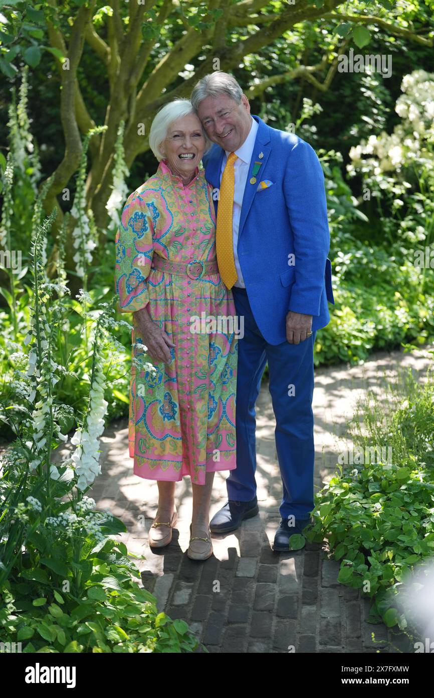 Alan titchmarsh with dame mary berry hi-res stock photography and ...
