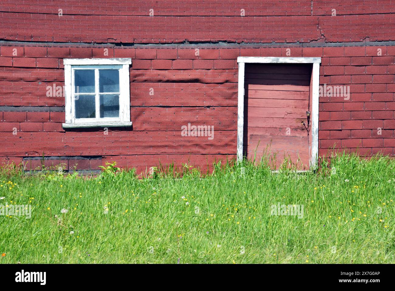Red house and windows Stock Photo - Alamy